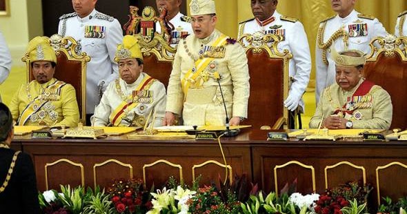 Sultan Kelantan Sultan Muhammad V lafaz sumpah jawatan Yang Di-Pertuan ...