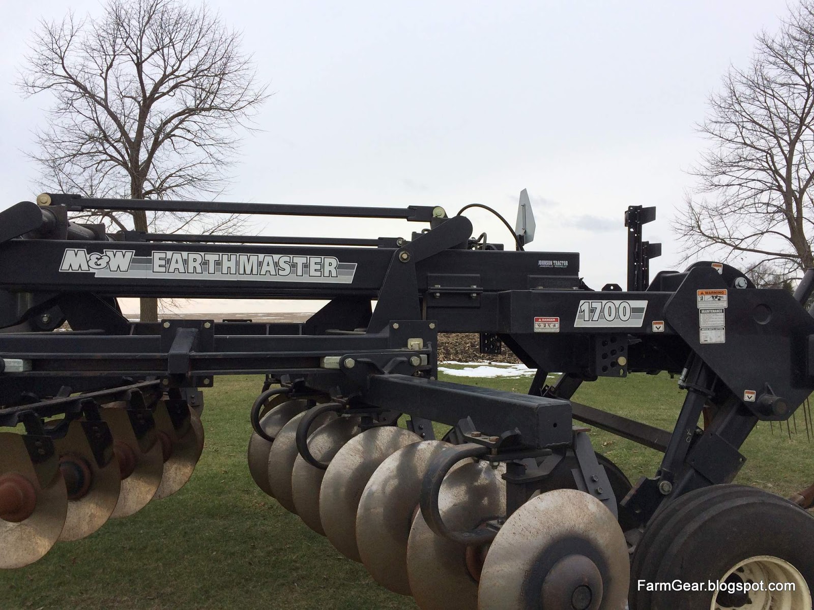 M&W 1700 Earthmaster Disc Ripper