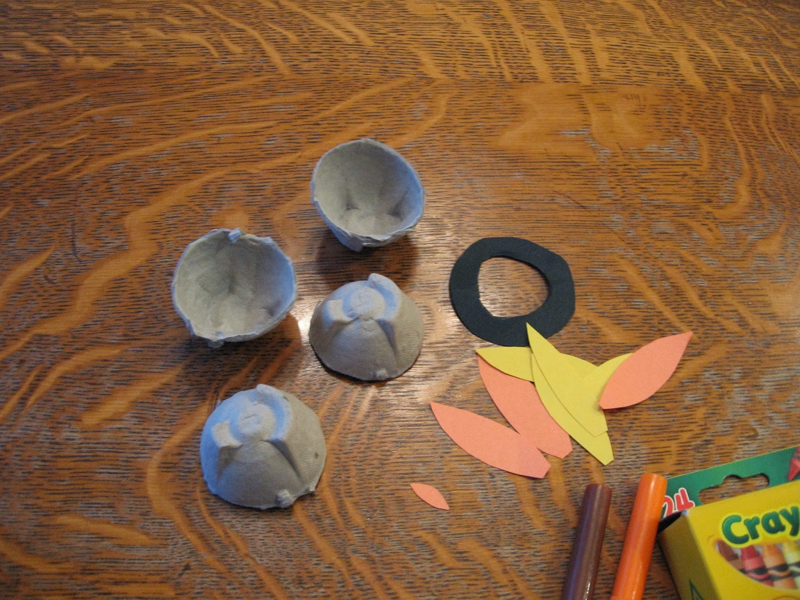 Almost Unschoolers: Egg Carton, Mix and Match, Thanksgiving Playset Craft
