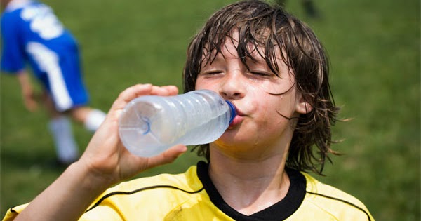 PRACTICA SALUD: LA DESHIDRATACIÓN EN EL DEPORTE