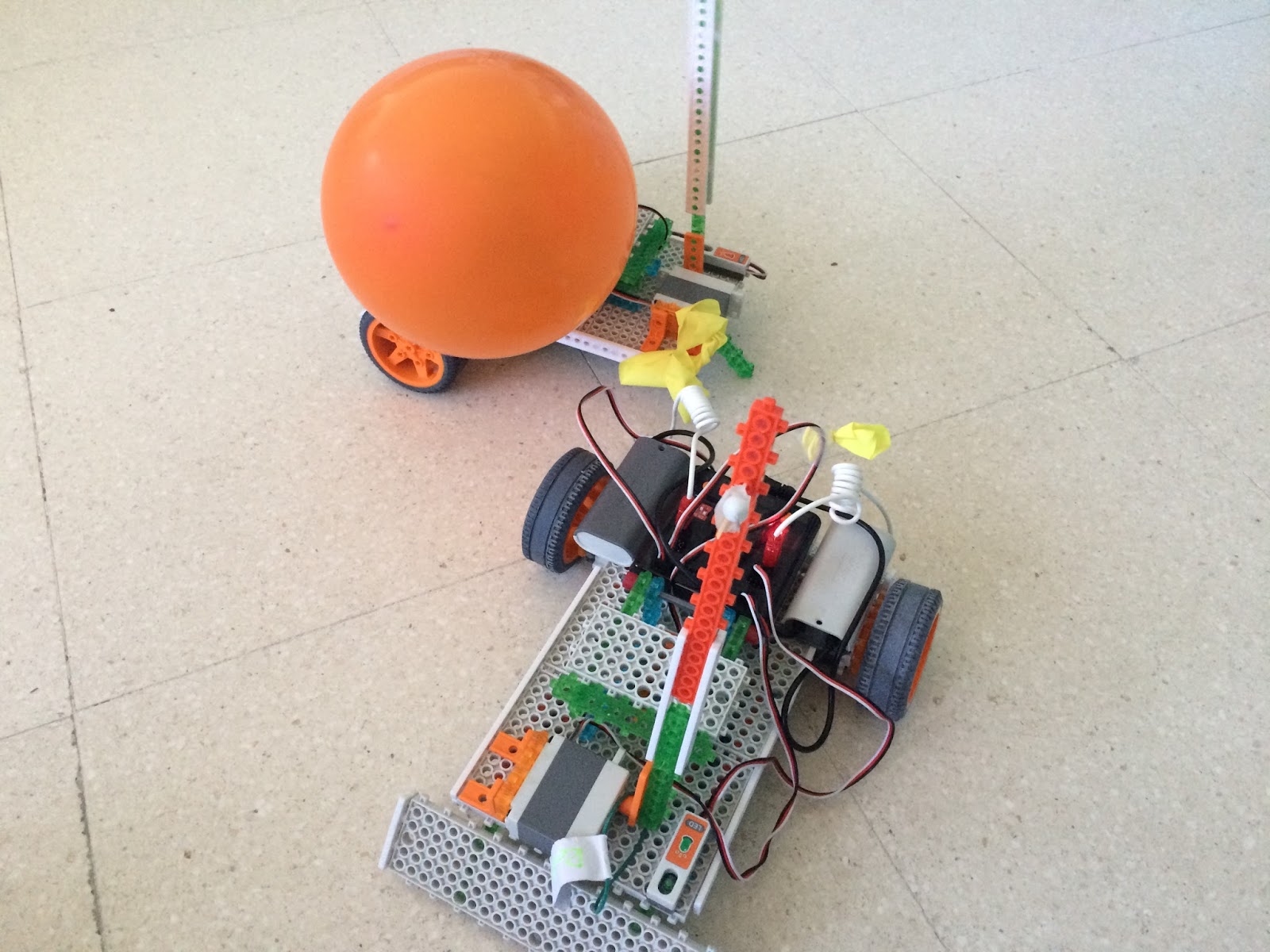 Logix5 Smart Solutions: Pinchando globos con robots