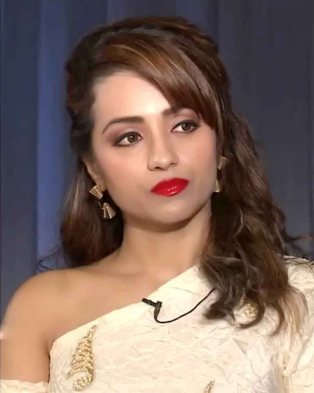 Actress Trisha Cute Face Expressions | Ezee Cinemas