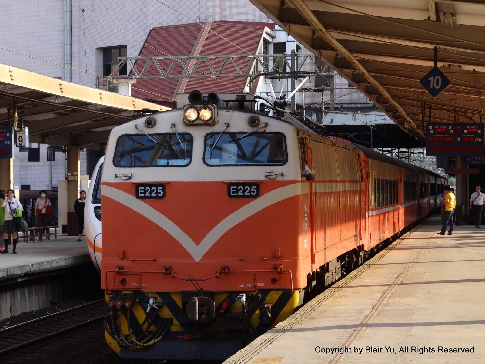Blair's 鐵道攝影: E225電力機車 / TRA E225 Electric locomotive