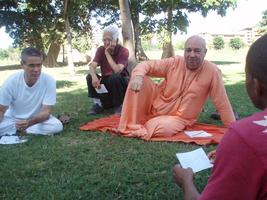 Dandavat pranams - All glories to Srila Prabhupada: Mucukunda das, AU ...