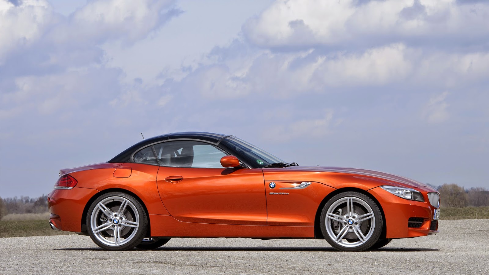 Wallpaper Mobil Mewah BMW Z4 35is