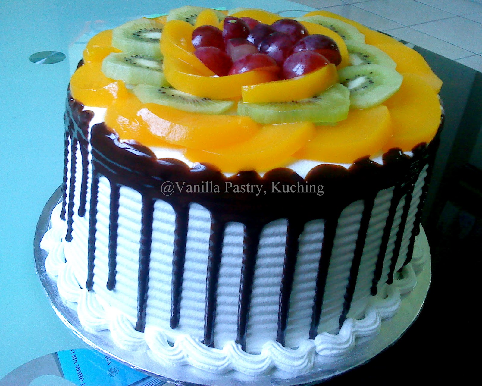 Vanilla Pastry: Ice Cream Cake Topped with Fresh Fruits