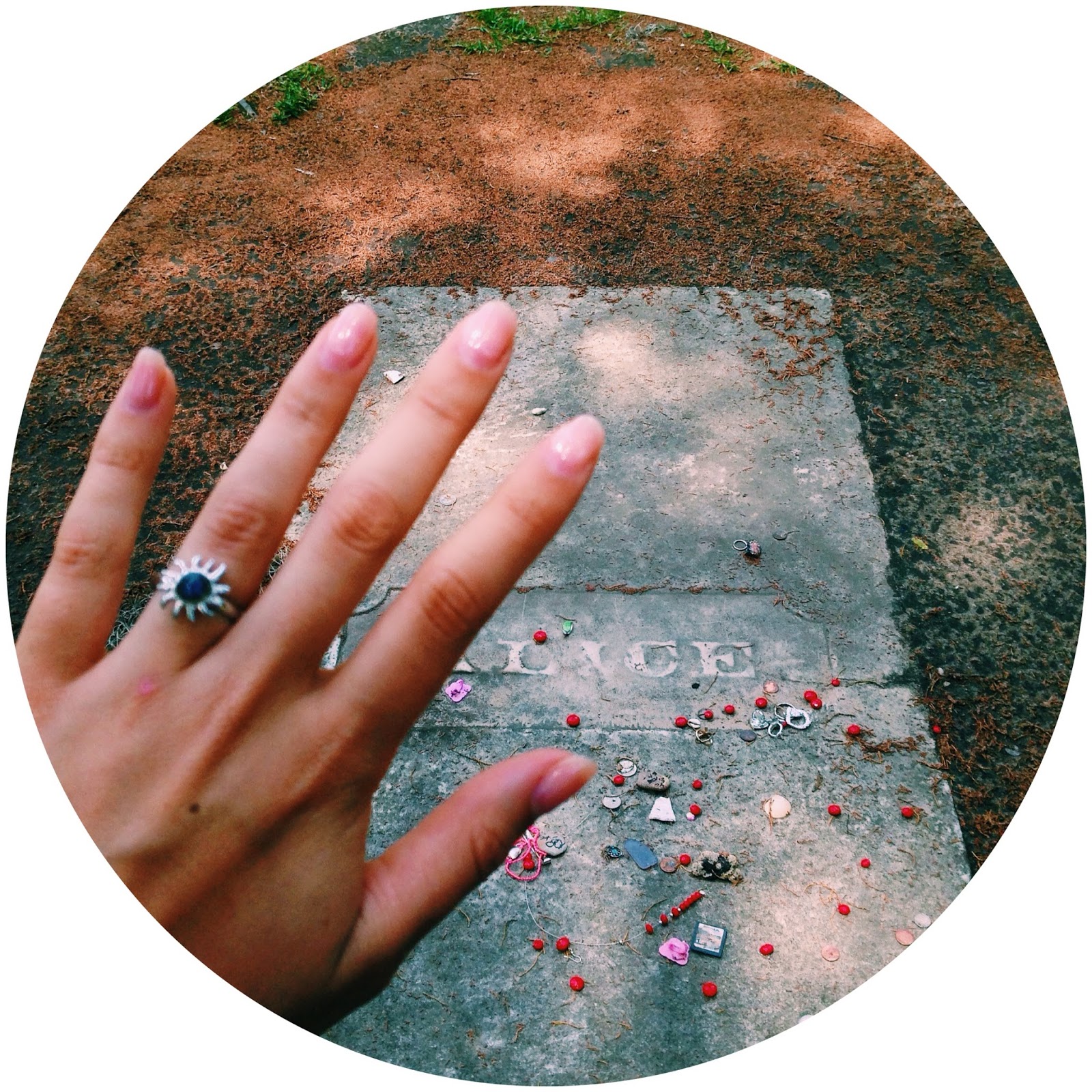 The Ghost of Alice Flagg and a tour of her grave – Verbal Gold Blog