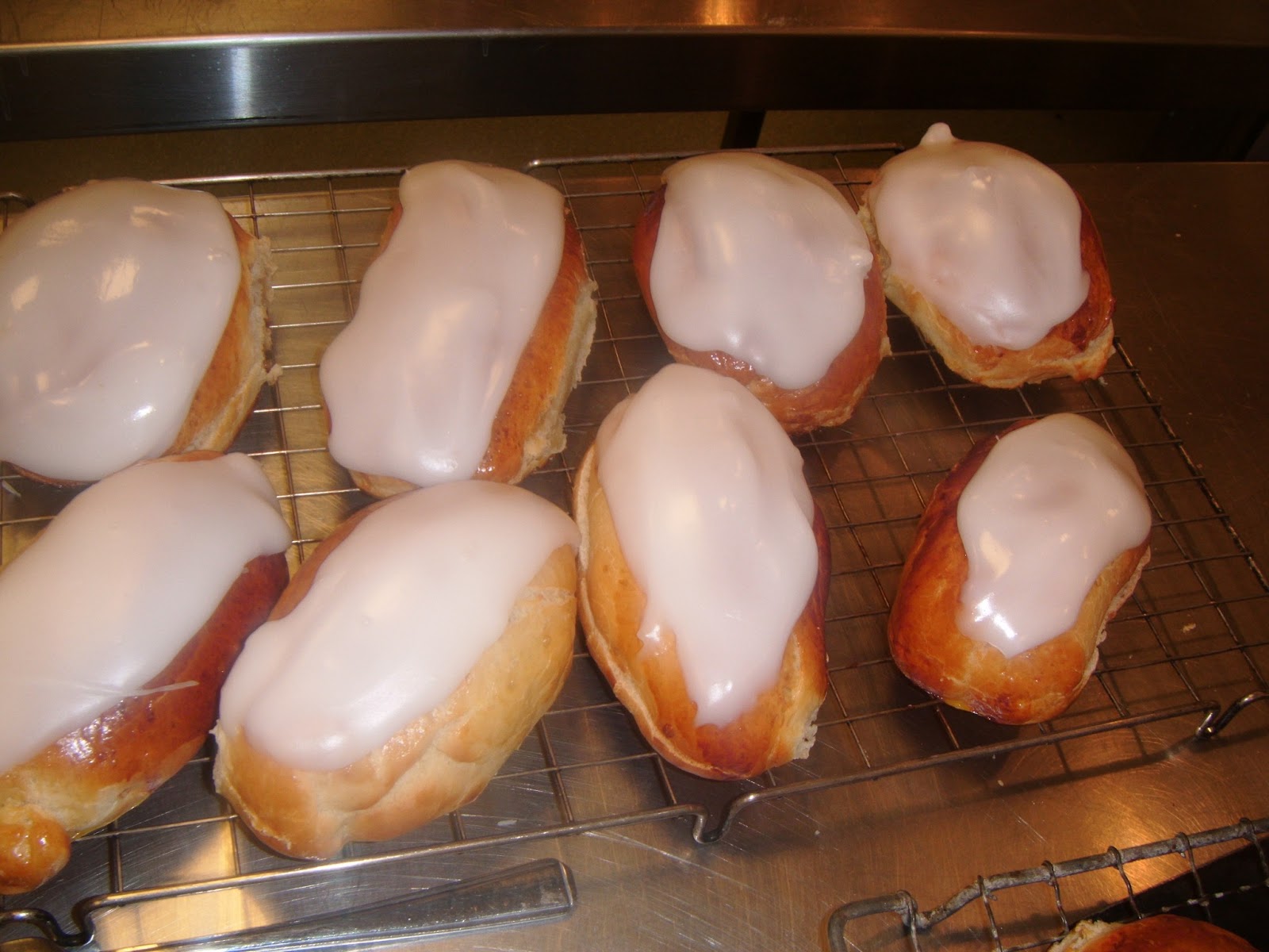 Cupcakes, Cake and Passion: Devonshire Splits, Bath Buns and Fruit Buns ...