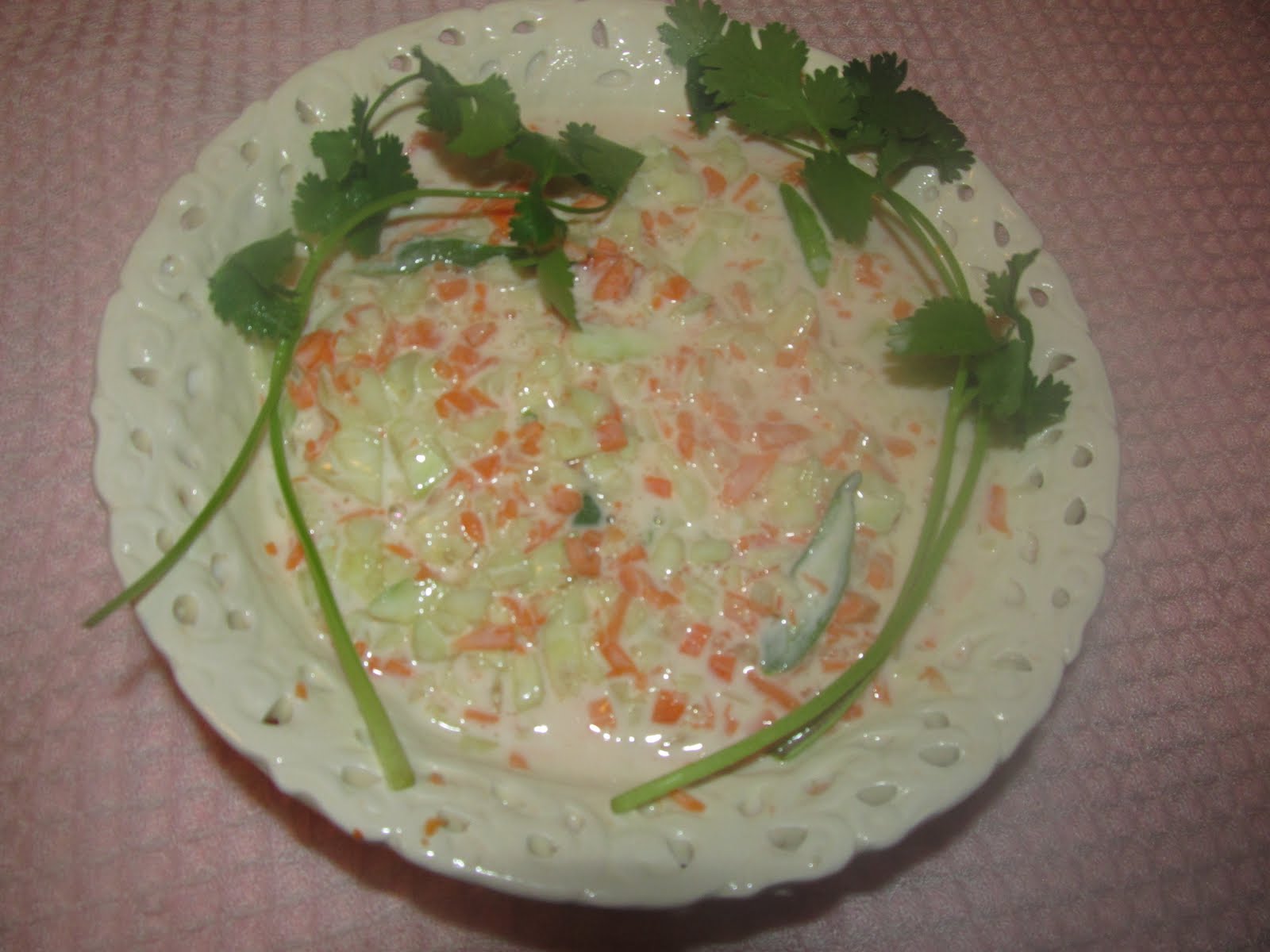 Erivum Puliyum: CUCUMBER CARROT CRUNCHY RAITA / SALAD