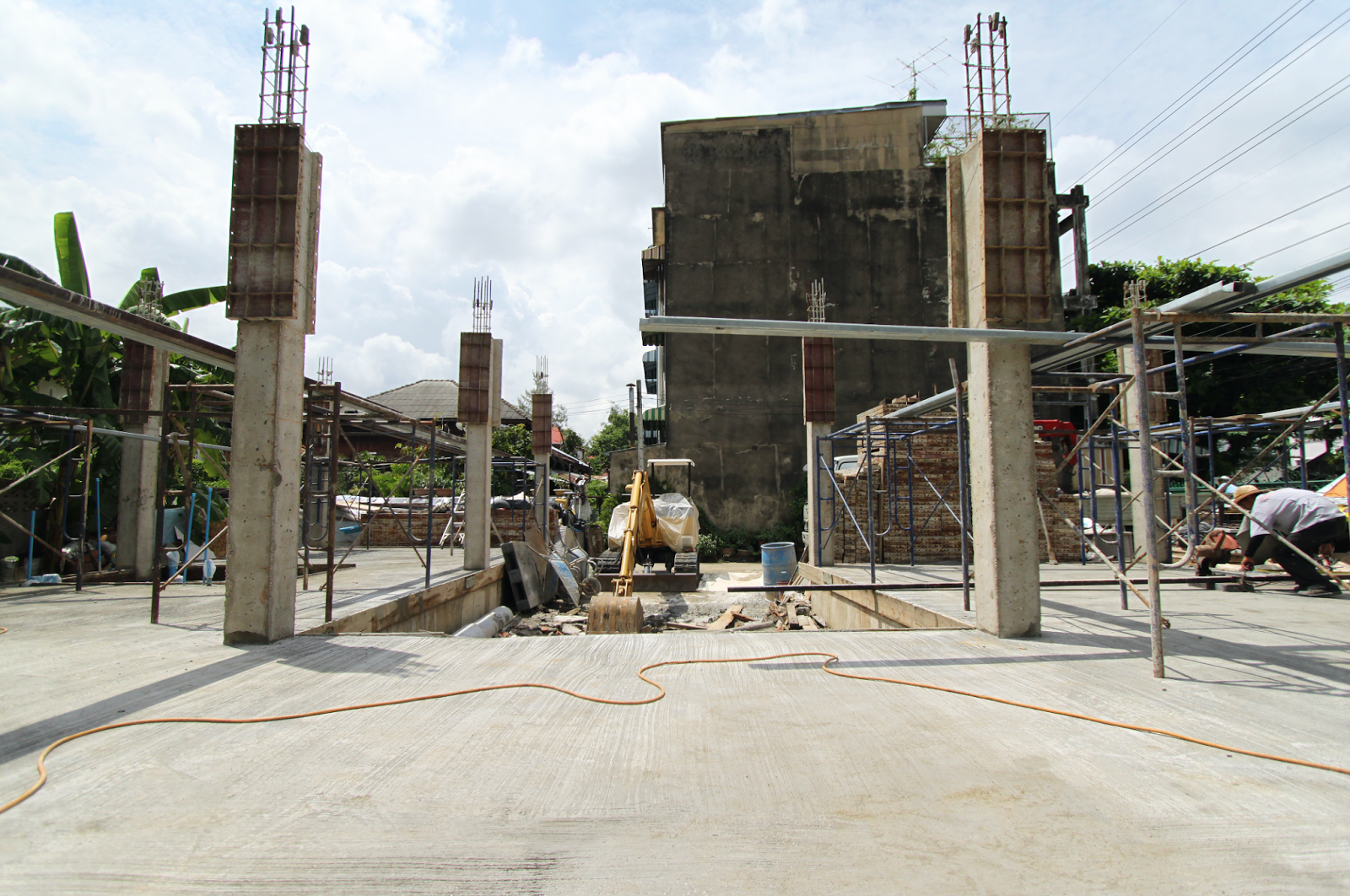 Pedgrammer: โปรเจคบ้านเลขที่ 45 : ตอนที่ 6 งานฐานราก การตอกเสาเข็ม เทคาน เทพื้น และตั้งเสาบ้าน ...