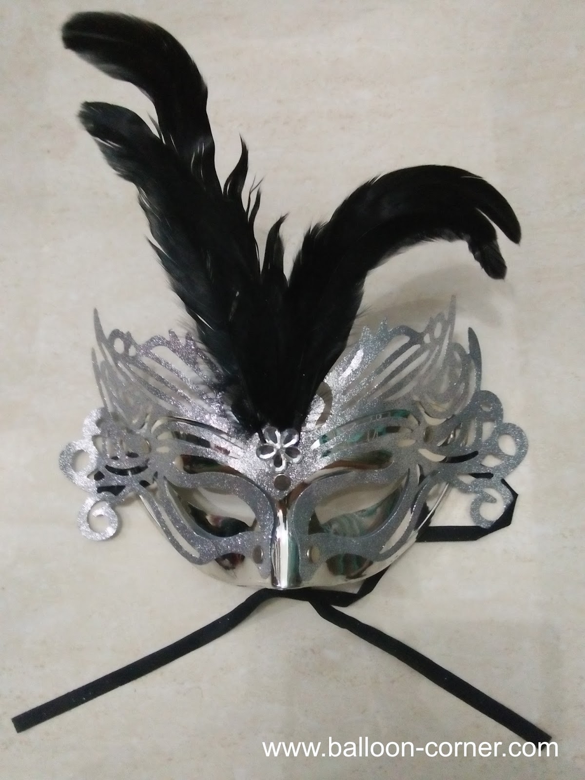 Topeng Pesta Motif Bulu