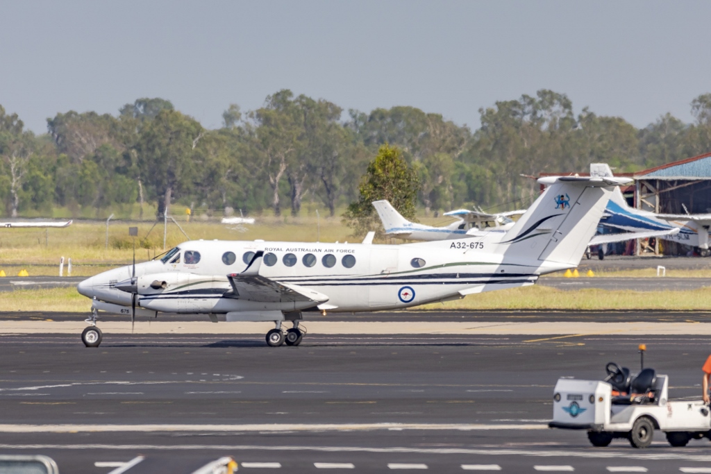 Central Queensland Plane Spotting: Great Photos as RAAF Beech B350 ...