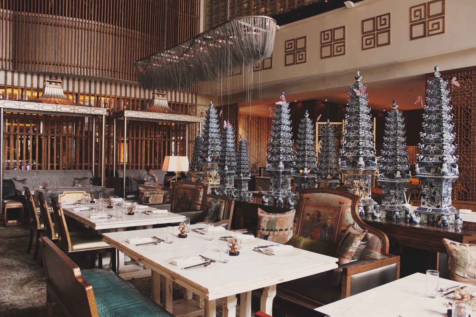 TABLE8 - HOTEL MULIA, SENAYAN