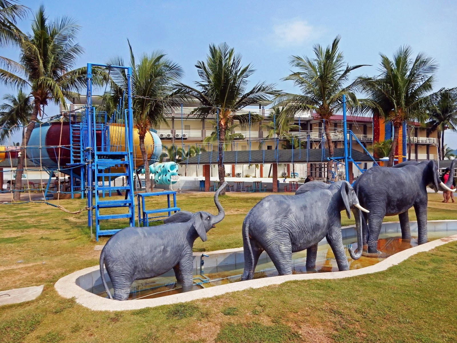 the viewing deck: Subic's White Rock Beach Resort Family Day Tour