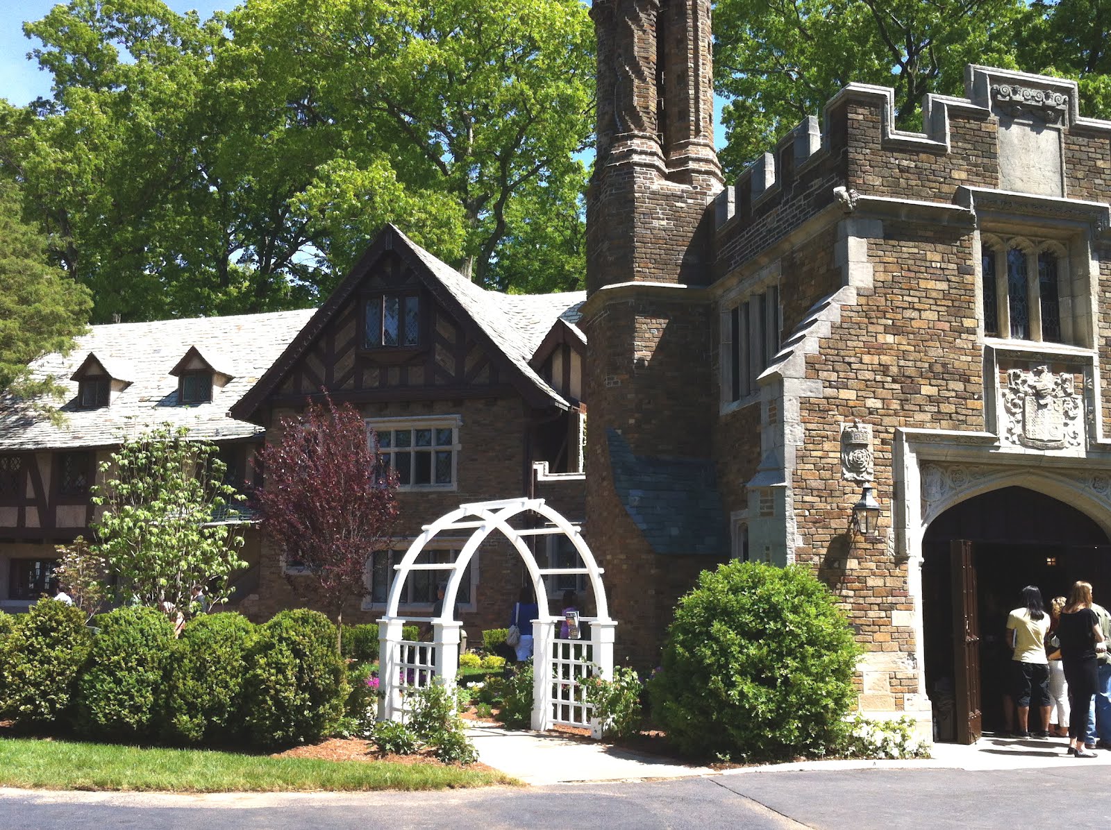 Knickerbocker Style & Design: Glynallyn Mansion in May