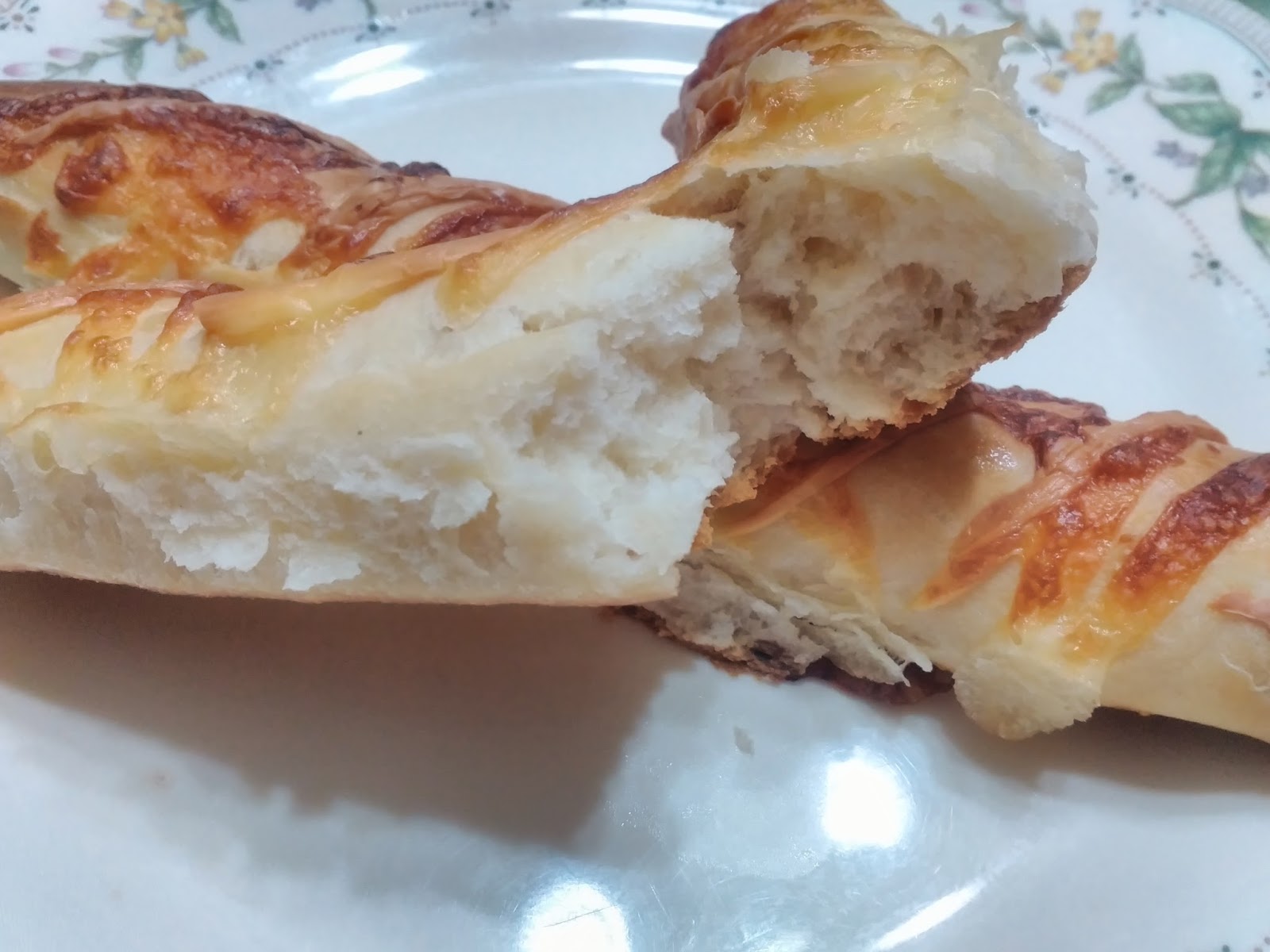Dapur Cempakasari: Roti Cheese Stick Alas Perut