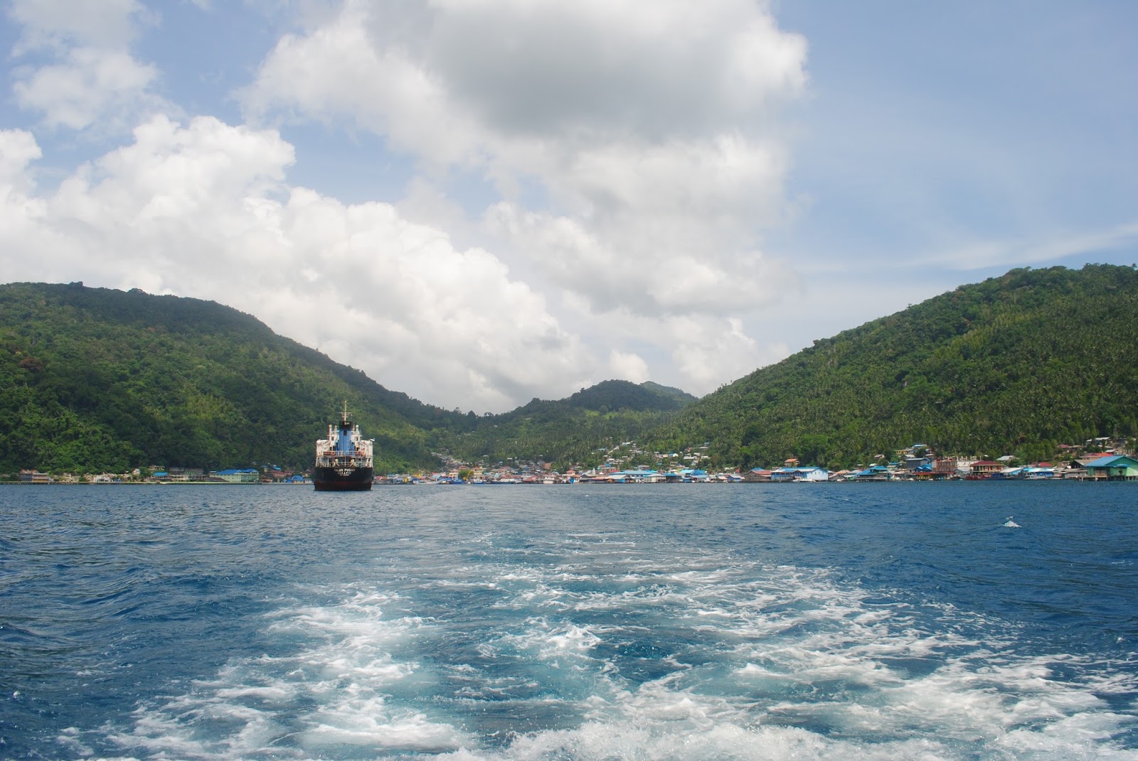 Pendaratan Membiru di Bandar Tarempa Pulau Siantan | Peta Menuntun ...