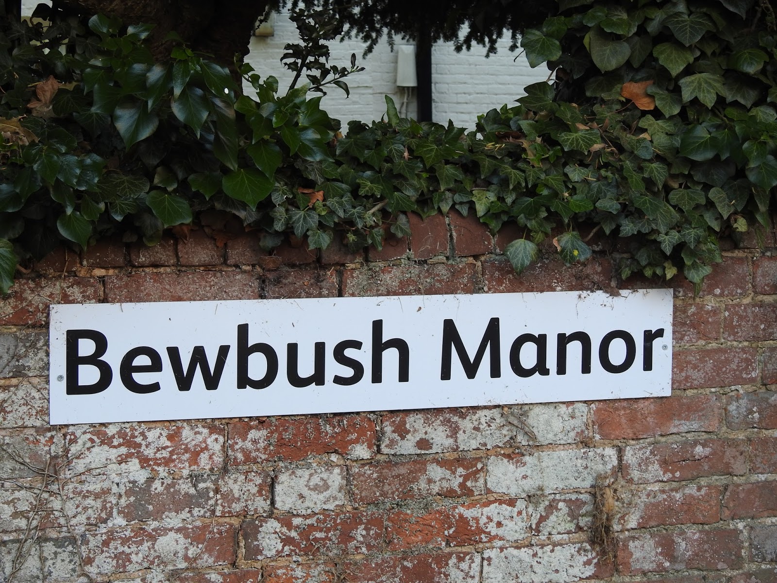 Crawley Old Town: ELEVEN PICTURES: Bewbush Manor
