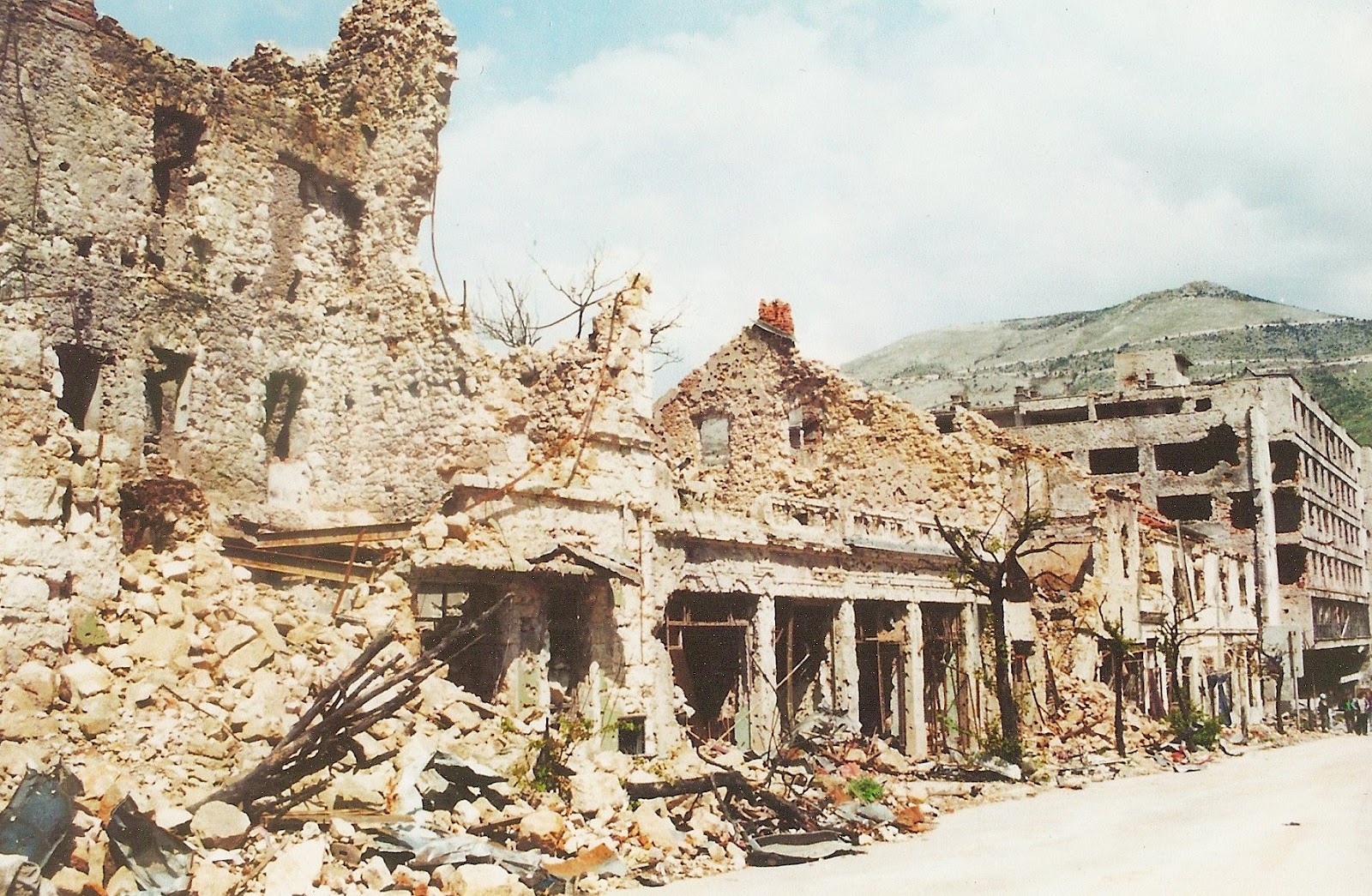 I LOVE BOSNIA VOLIM TE: Photos of Mostar during the war and postwar ...