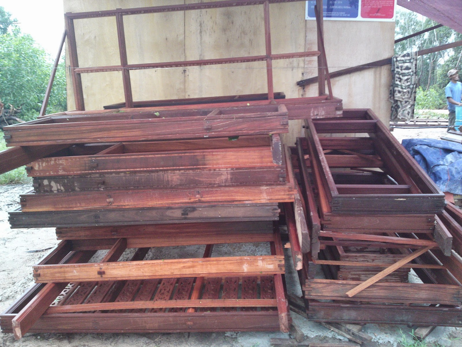 Mahligai Idaman: Frame Kayu Seraya