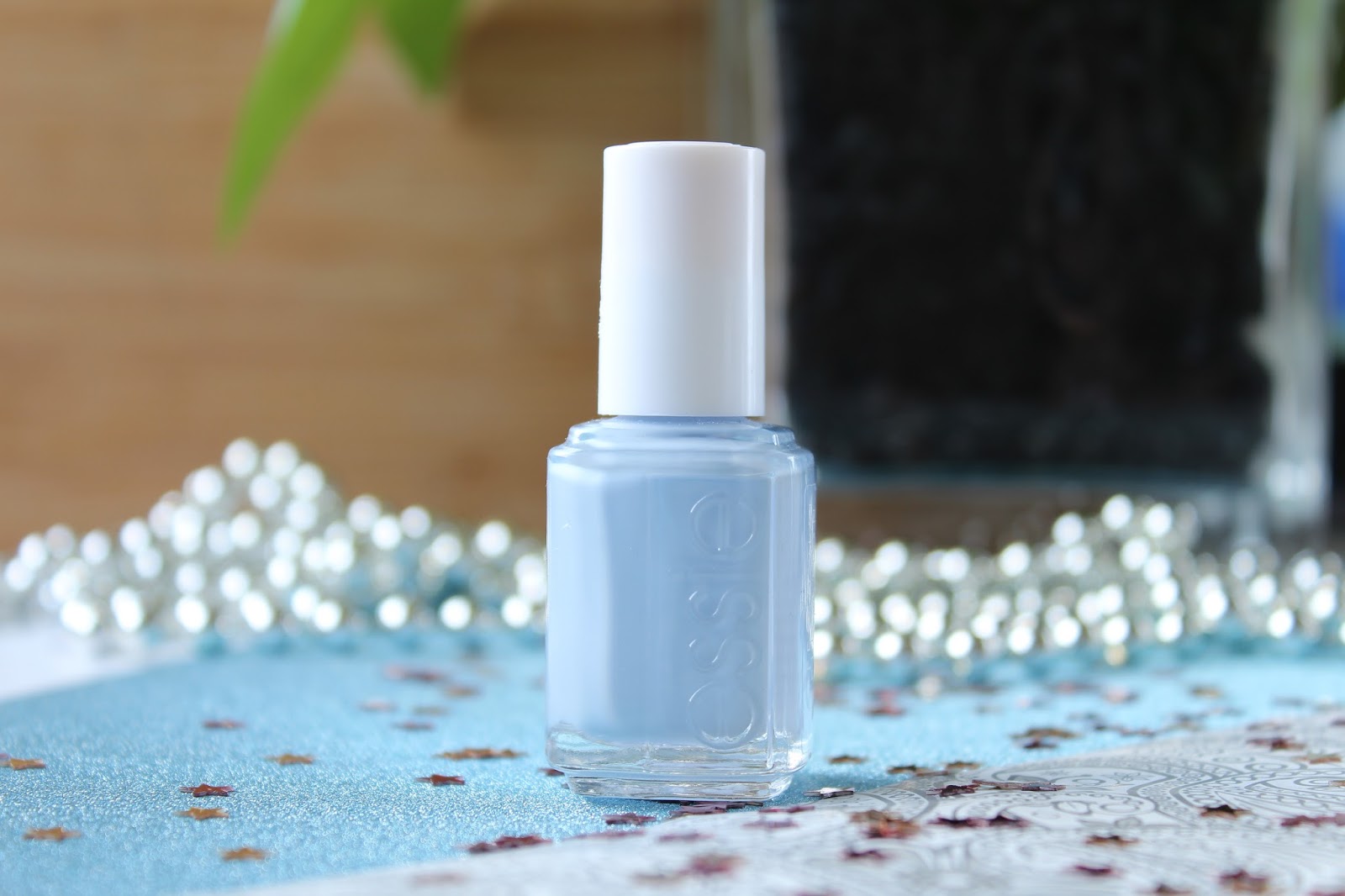 5 ESMALTES DE ESSIE PARA ESTE INVIERNO - Daphne's Black Liner