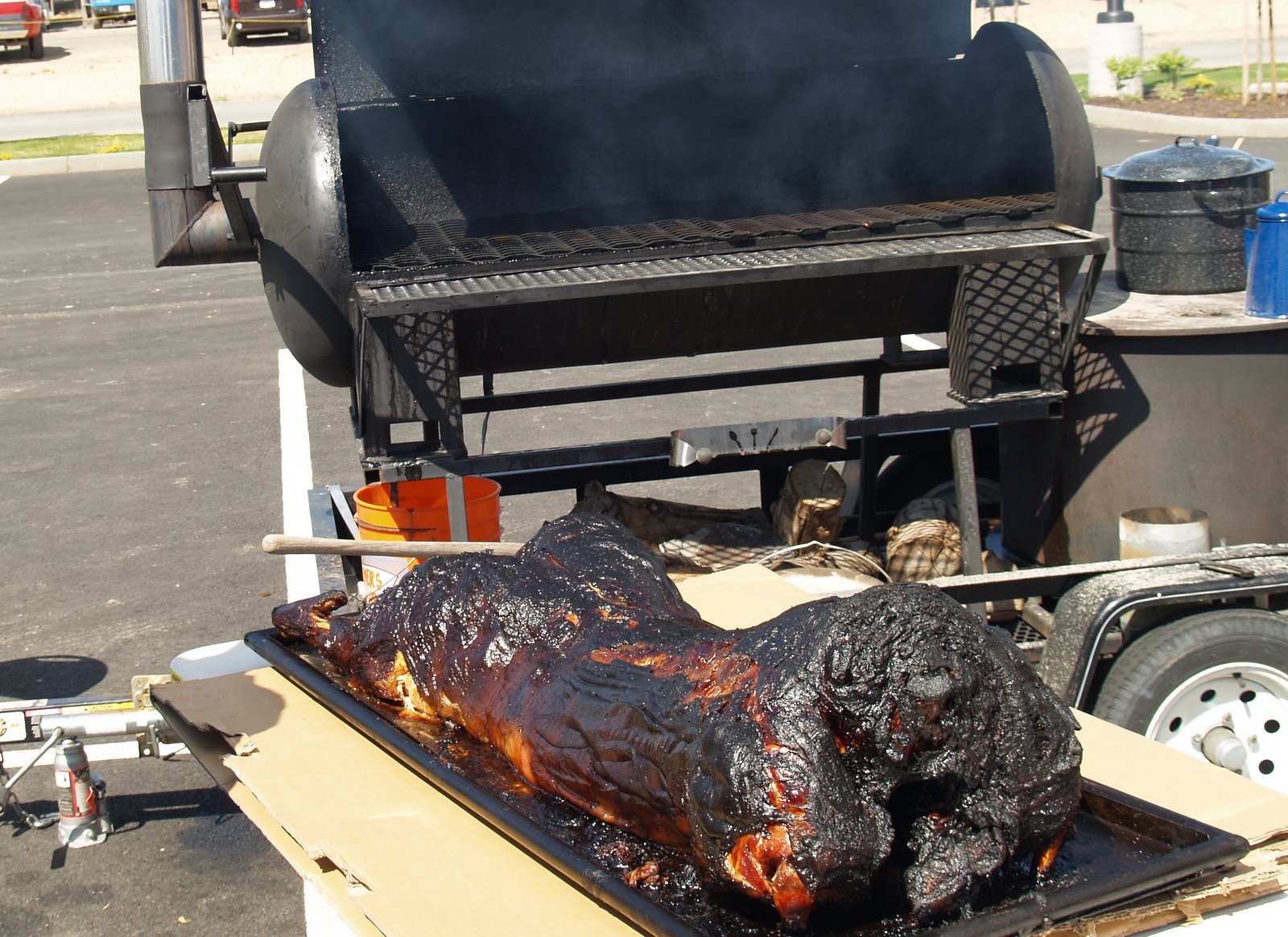 Woodworkin' & Good Eats: Pig Roast