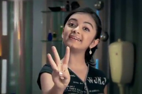 CHILD ARTIST TARUNI AKA THARUNI SACHDEV PHOTOS HQ family childhood ...