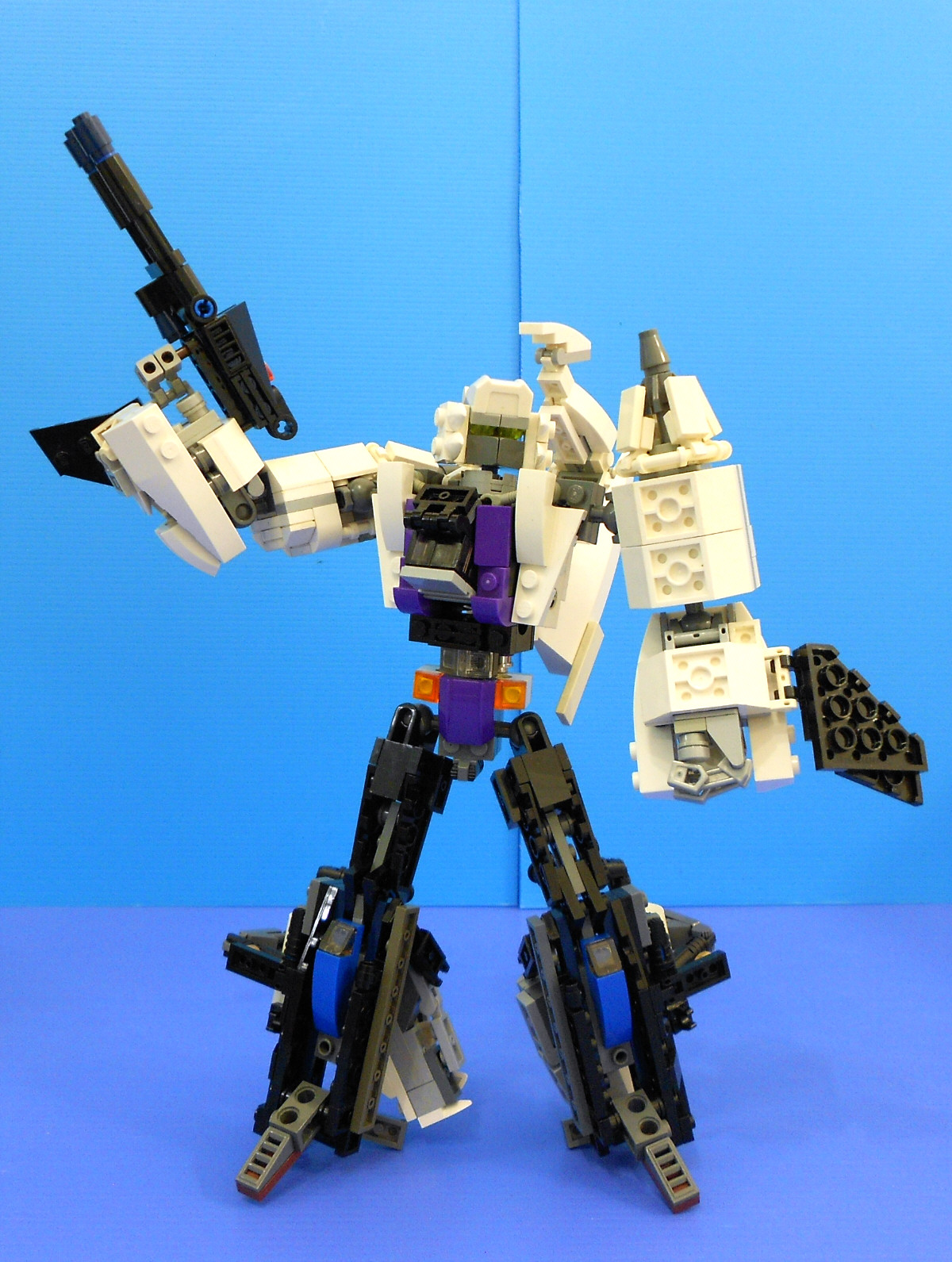 Alanyuppie's LEGO Transformers: LEGO "Fall of Cybertron" Snapdragon