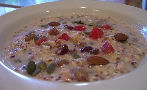Edible Entertainment: Simple Muesli (Healthy Breakfast)