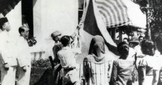 Makna proklamasi RI dan mengandung beberapa aspek - Sejarah Indonesia ...