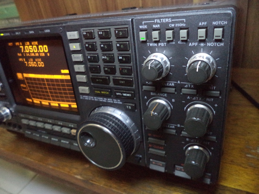 MEDAN RADIO: Icom IC-781 (terjual)