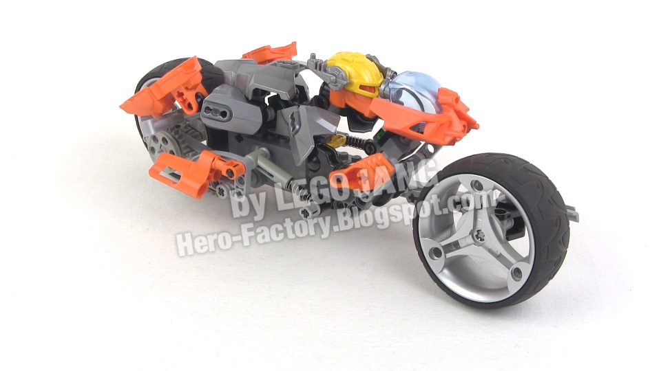 Hero Factory RACERS: Miko + Sidewinder Superbike