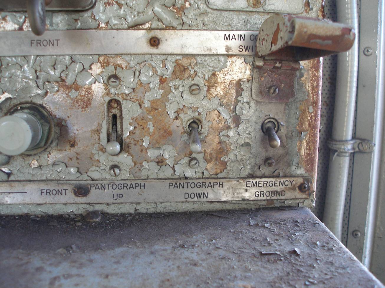 Hicks Car Works: The Ignitron Rectifier Locomotive