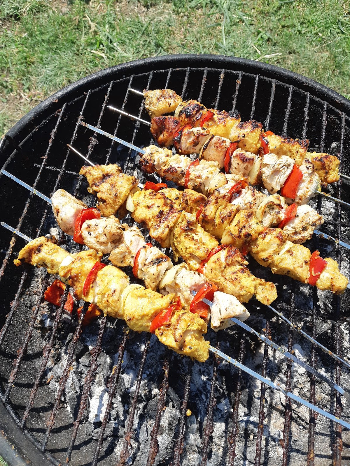 Brochettes de dinde et bœuf marinées