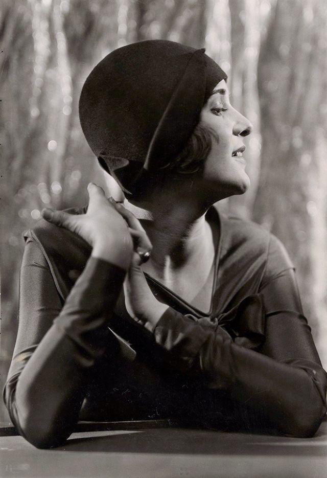 40 Stunning Portrait Photos of Pretty Young Women Taken by Charles ...