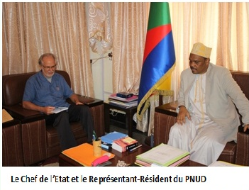 Le Président de la République a élevé M. Douglas Coutts au grade de ...