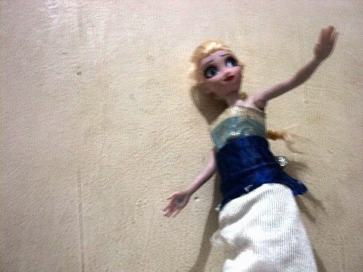 Knocked-off!: Bootleg Toy Review : Bootleg Elsa 12" doll