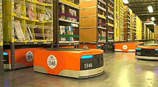 Veja robôs da Amazon trabalhando