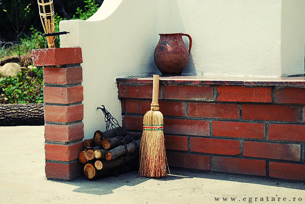 g r a t a r e d e g r a d i n a: Semineu exterior "Bucataria lui Valentin"