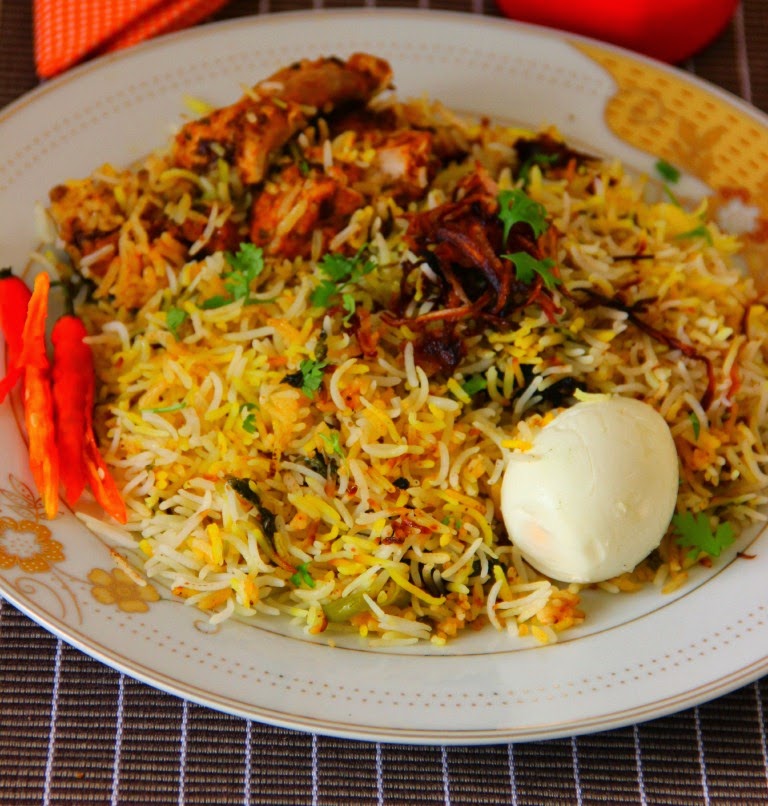 Hyderabadi Dum Biryani/ Chicken Biriyani/ Kachchi Gosht ki Biryani ...
