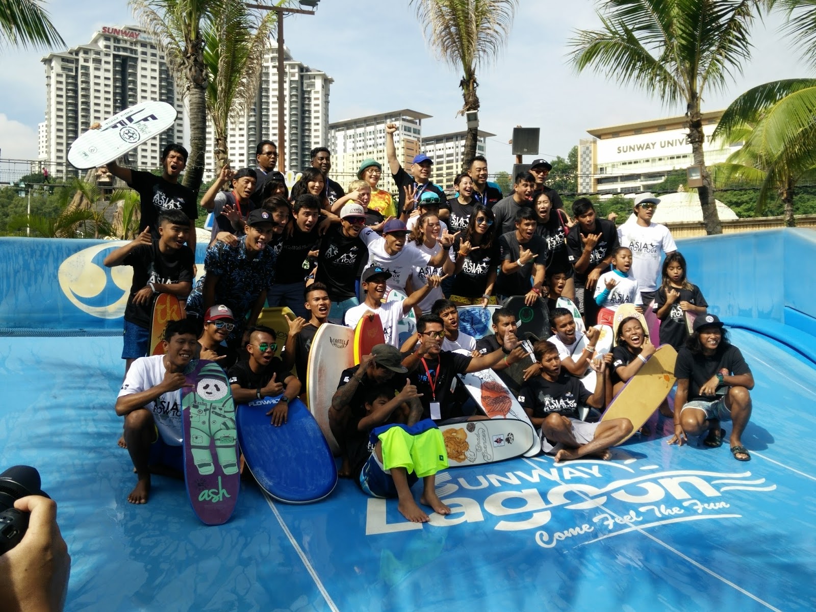 E-Wen Hooi: Bracing the Waves in Sytle on the Flow Rider @ Sunway Lagoon