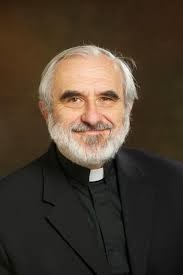 SALVE RAINHA: DEUS PROCURA