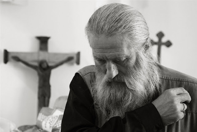 Making the Sign Of The Cross - The Catalog of Good Deeds