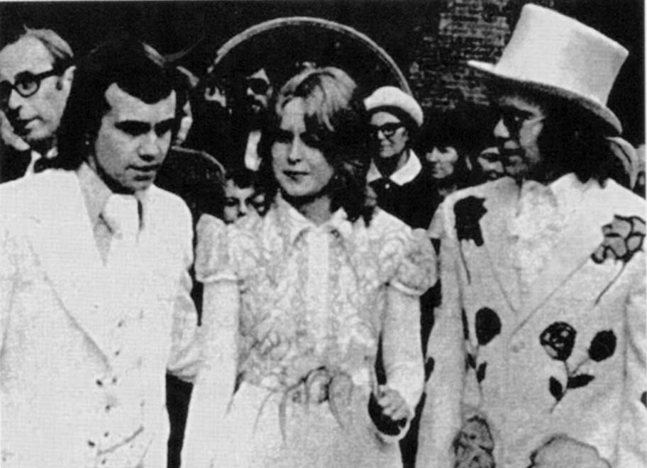 Wallpaper Clothes 2011: Girl in the Song