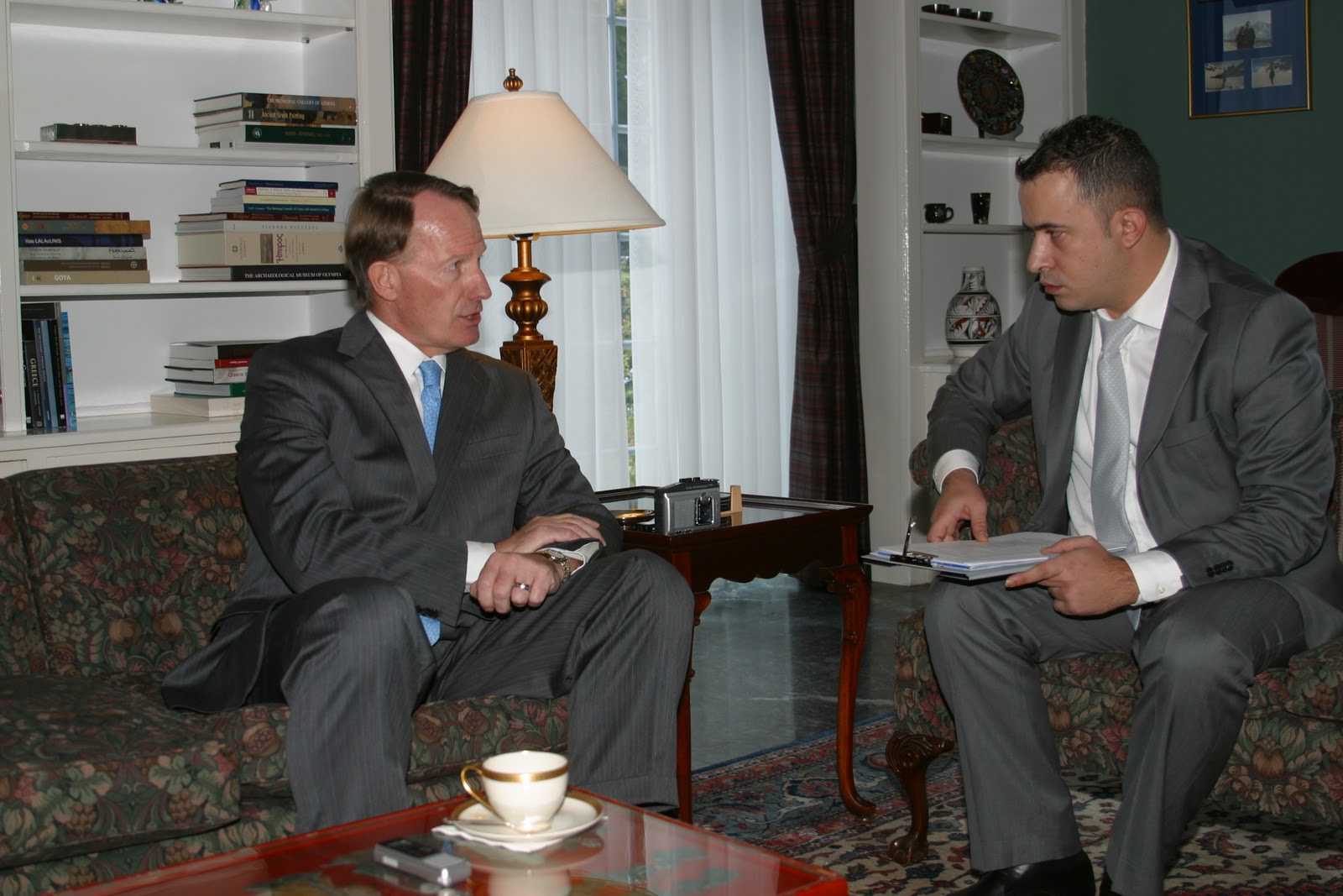 Δημήτρης Μπεκιάρης/Dimitris Bekiaris: Ο Πρέσβης των ΗΠΑ στην Αθήνα κ ...