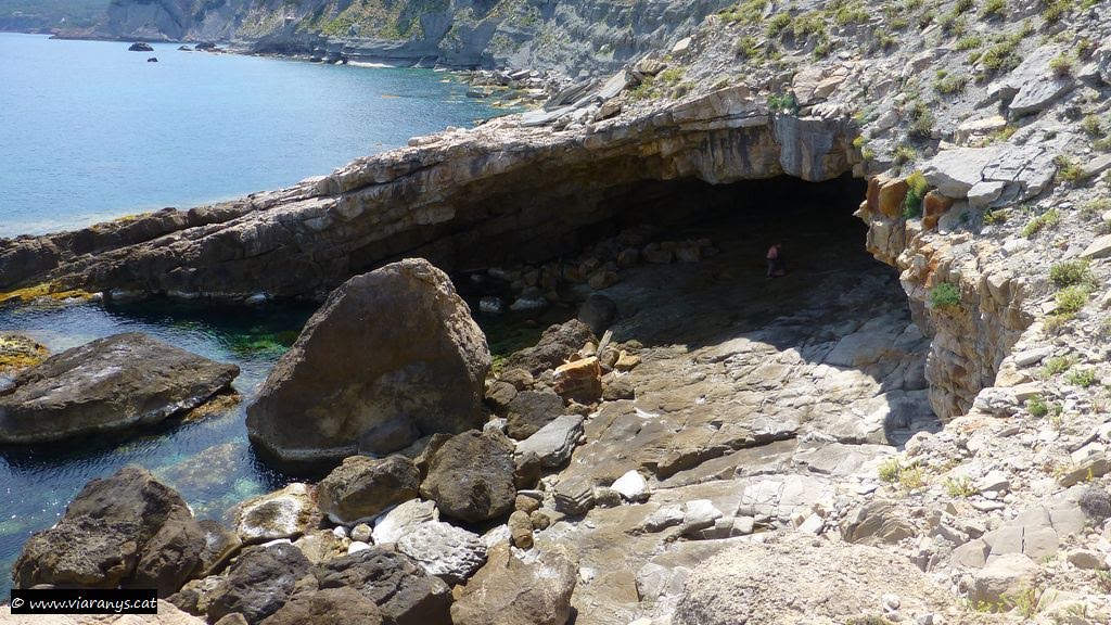 Viaranys: Puig de ses Planes i cova de na Bernada