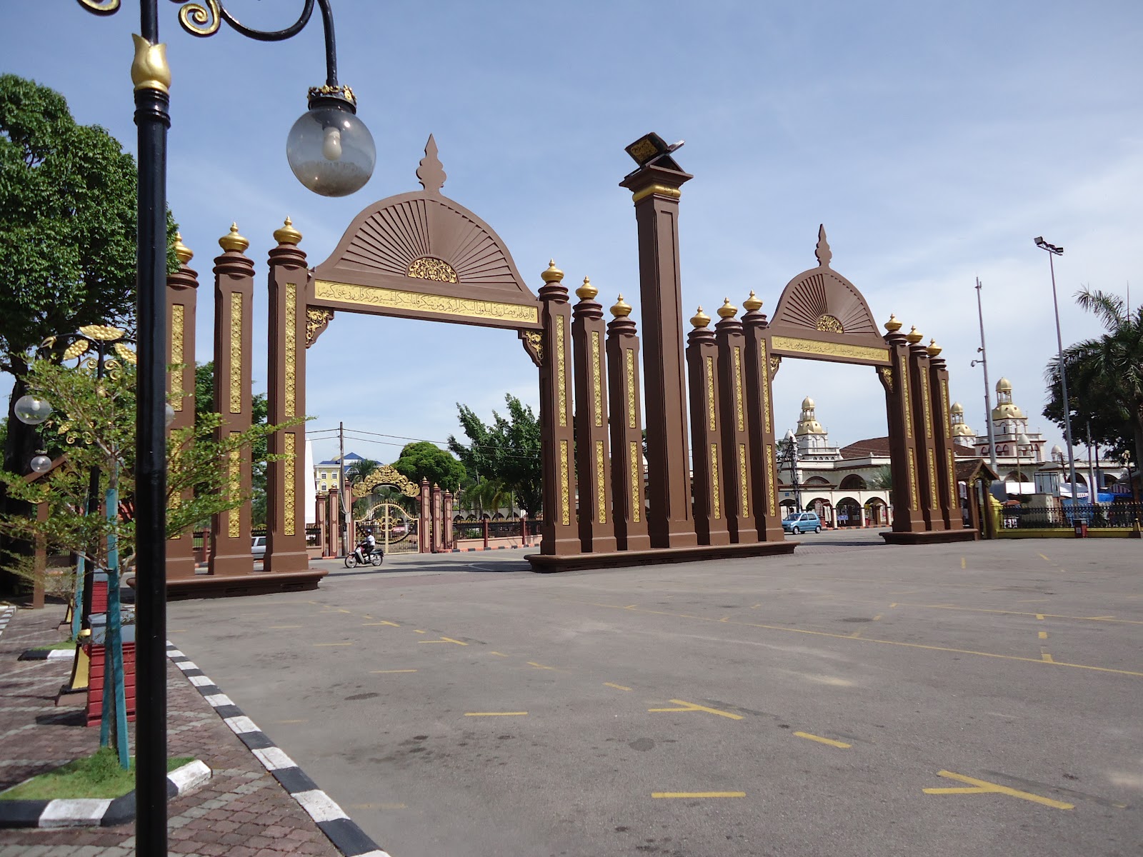 TRAVEL TO MALAYSIA'S FASCINATING PLACE: Traditional Kelantan