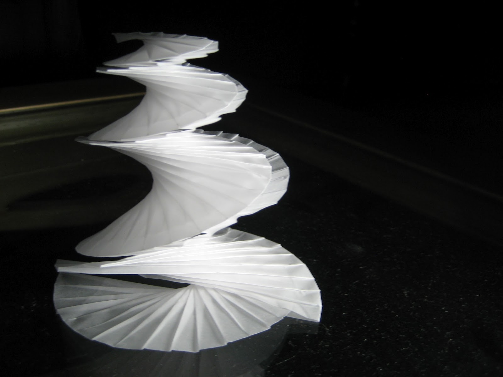 A Few More Folds: My First Origami Blog Post... SPIRALS!!!! =D