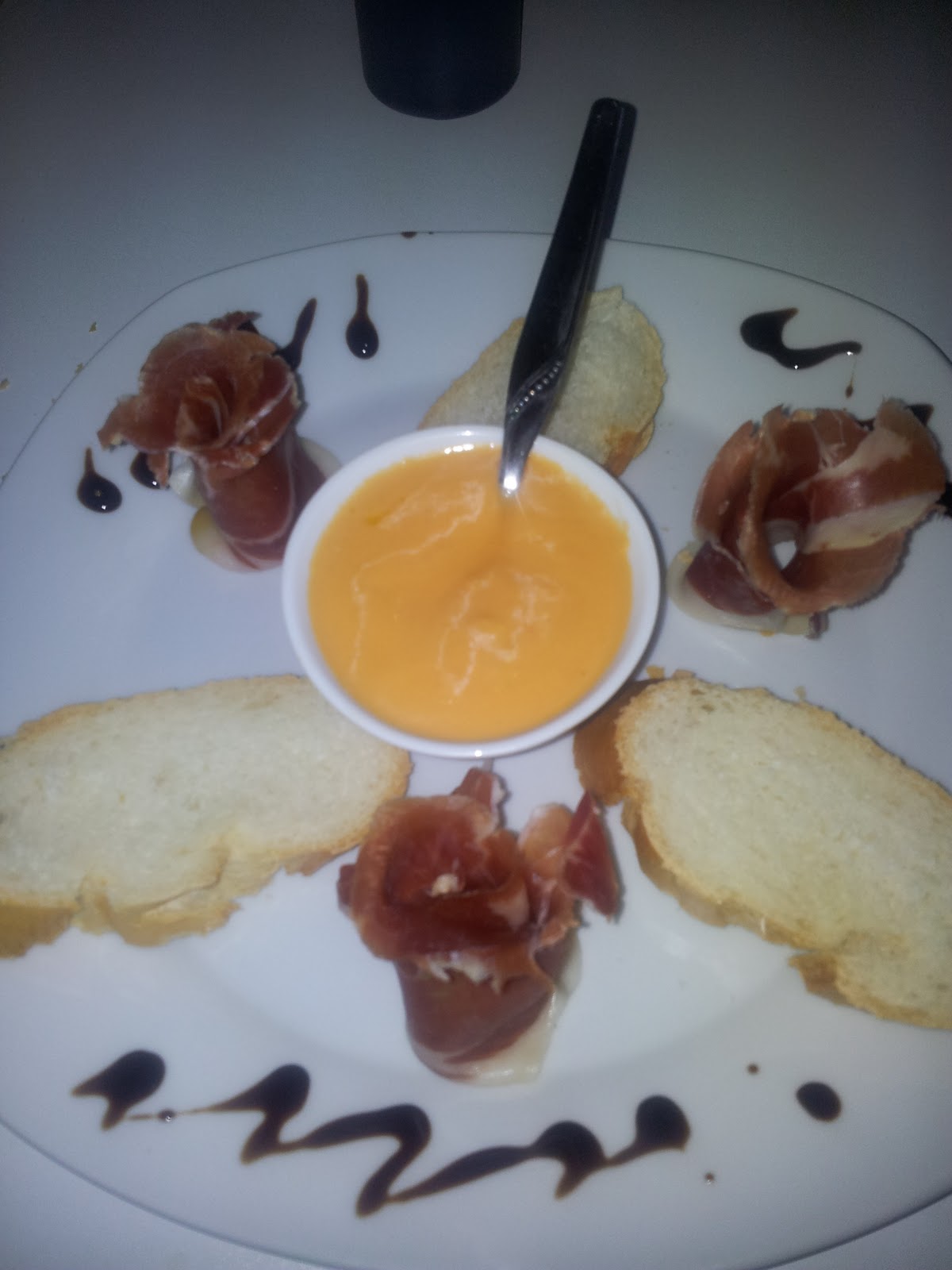 Lascas de jamón iberico con pan tumaca - Las recetas de Maria Antonia