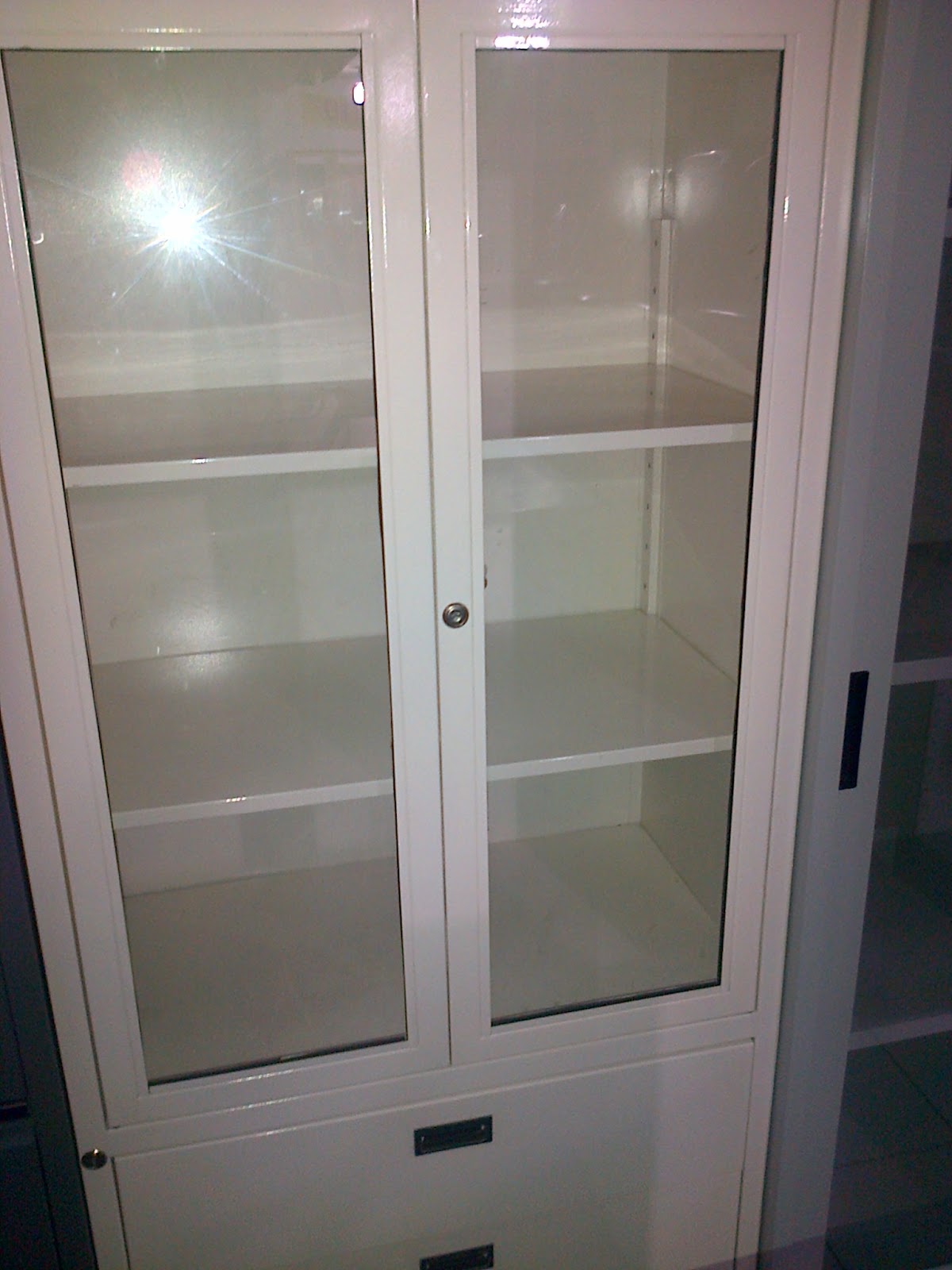 Lemari Laboratorium Sekolah | Distributor Alat Kesehatan Online ...